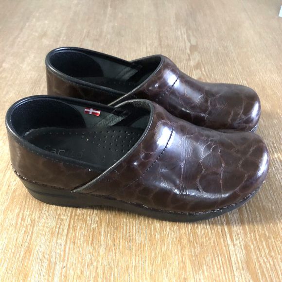 Sanita | Shoes | Sanita Danish Clogs Womens 38 Brown Patent Leather ...